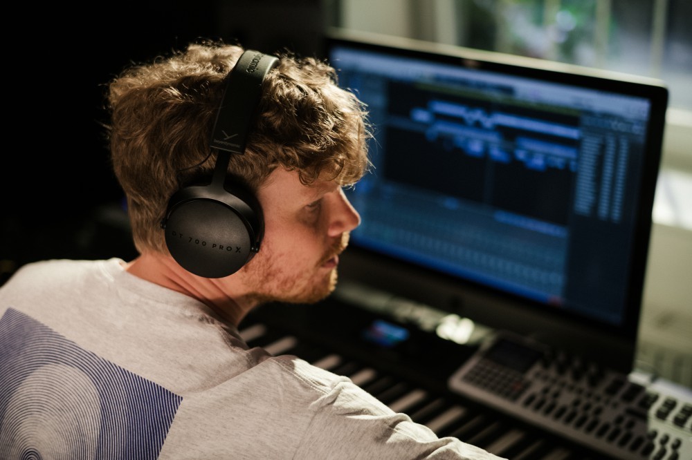 DT 700 PRO X: Studio headphones for recording | beyerdynamic