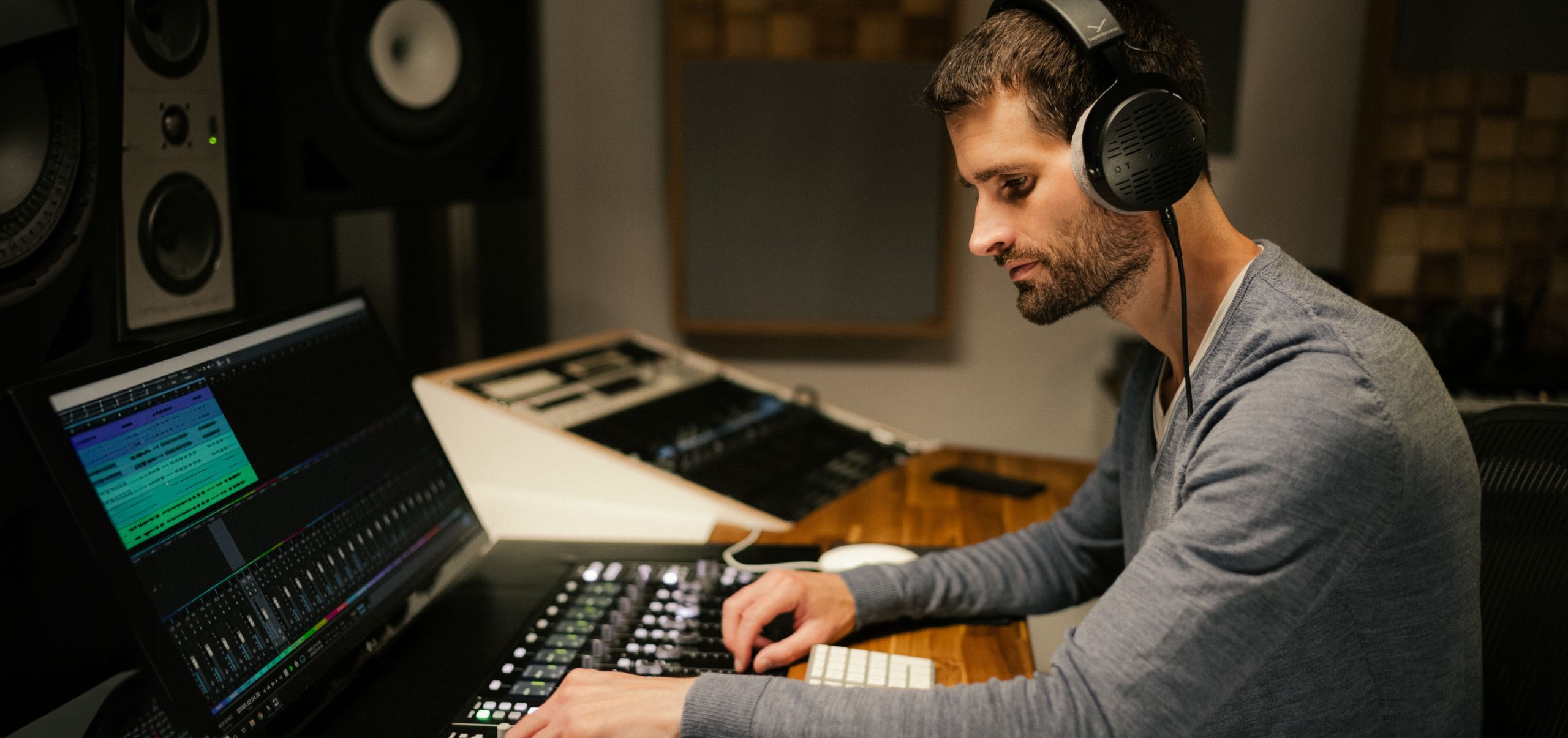 DT 900 PRO X: Mixing studio headphones | beyerdynamic