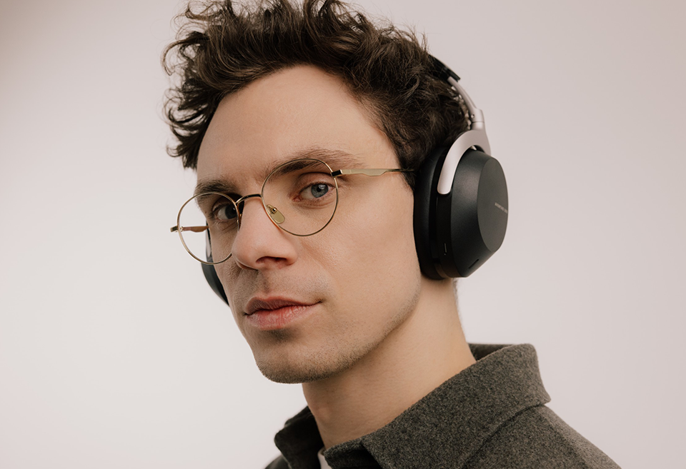 AVENTHO 300: Wireless over-ear headphones with ANC | beyerdynamic